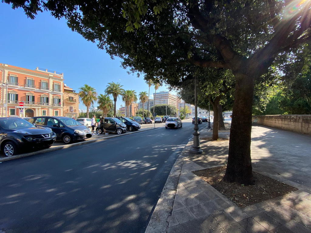 Taranto: Piazza Castello, asfalto nuovo a tempo di record