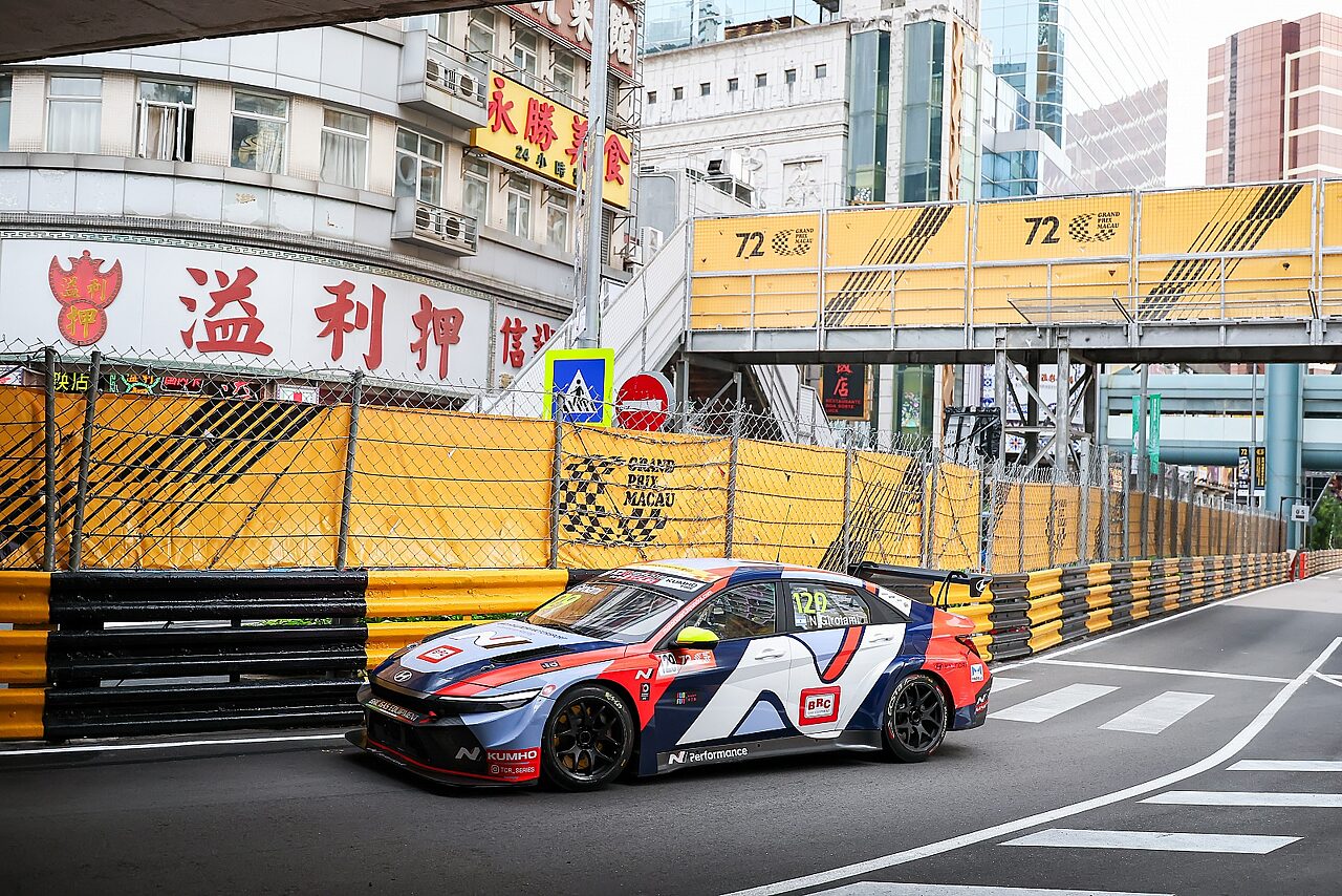 TCR World Tour | Macao, race-1: Girolami domina, Ehrlacher campione