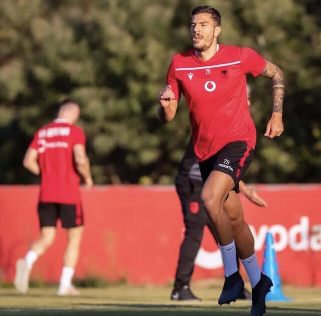 Dermaku ha raggiunto il ritiro dell’Albania (FOTO)